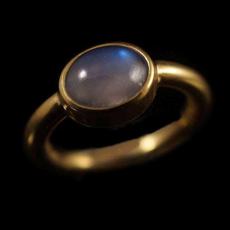 Eleganter Mondstein Ring in Zargenfassung vergoldet