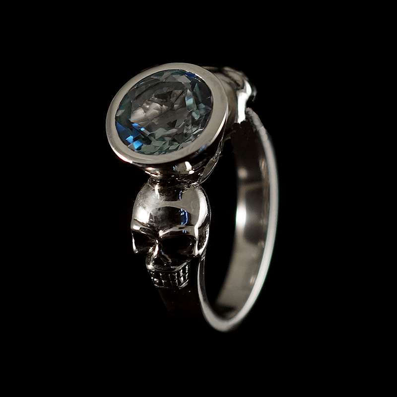 Ring Silber Totenköpfe Topas